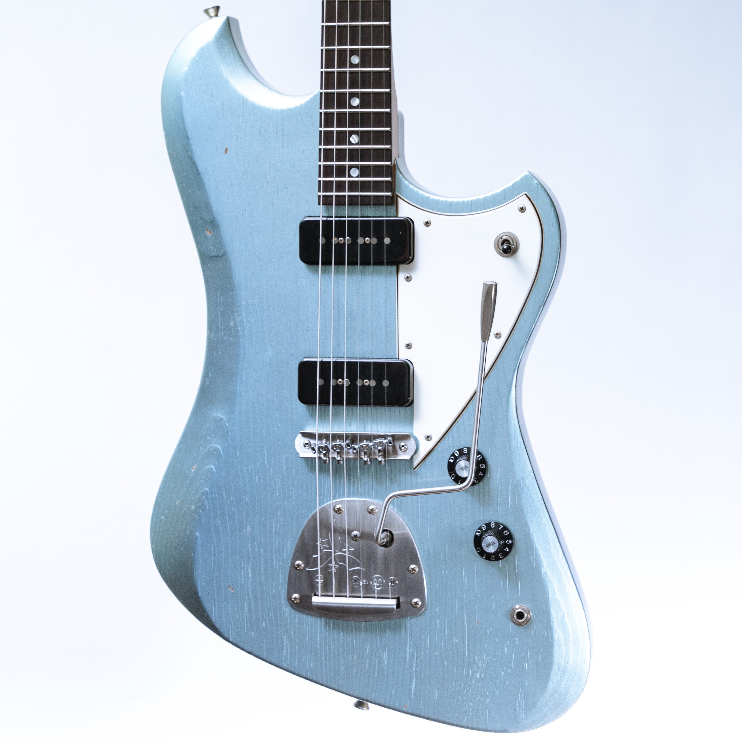 Novo Voltur J in Ice Blue Metallic – Lidgett Music